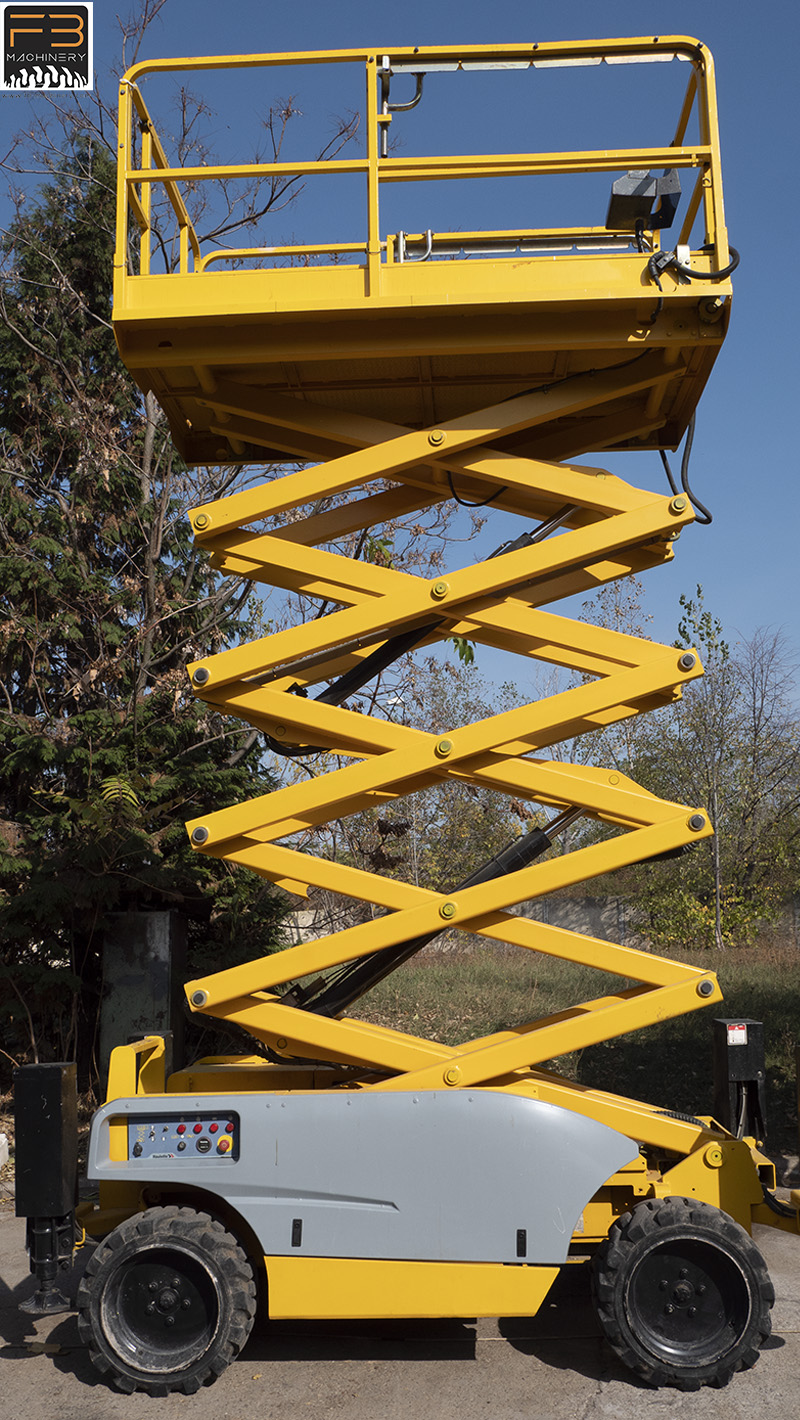 Diesel scissor lift Haulotte Compact 12 DX Nr. 67 - Second hand