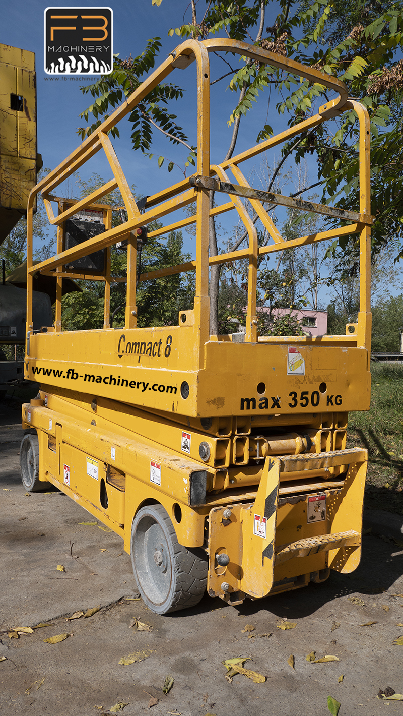 Haulotte Compact 8 Second hand scissor lift Nr.104